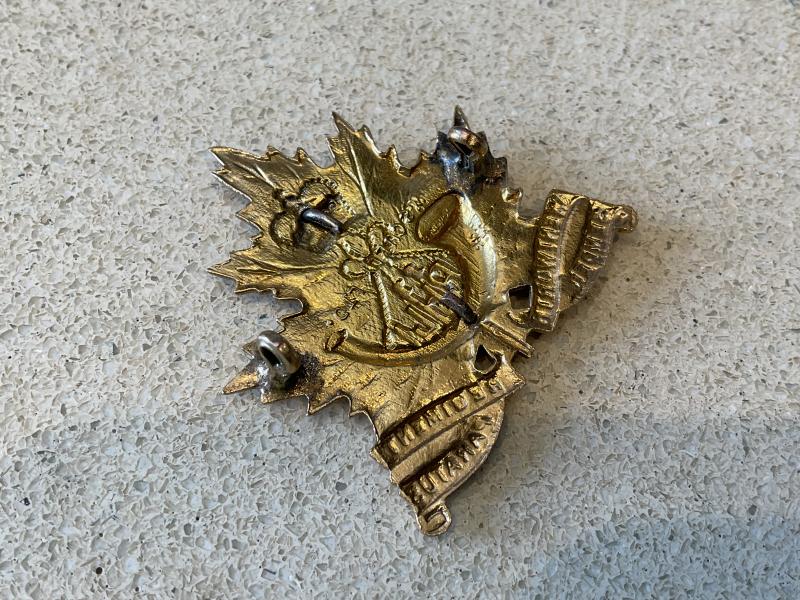 Canadian Royal Hamilton Light Infantry cap badge – Gradia Militaria