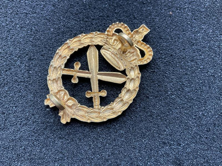 Australian Provost corps cap badge 1953-60s – Gradia Militaria