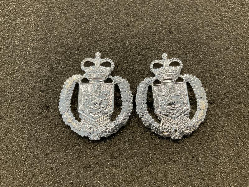Q/C Bermuda Police collar badges – Gradia Militaria