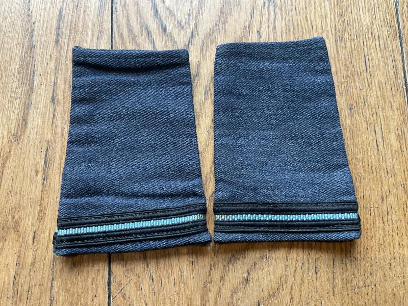 R.AF Flying officers cloth rank slides. – Gradia Militaria