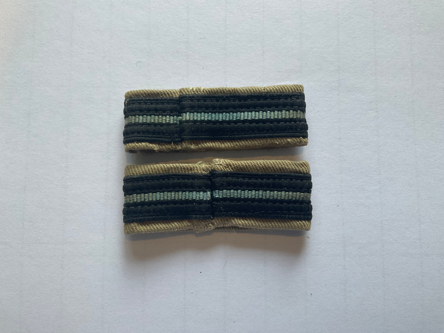 WW2 R.A.F Middle East issue Pilot Officers rank slides. – Gradia Militaria