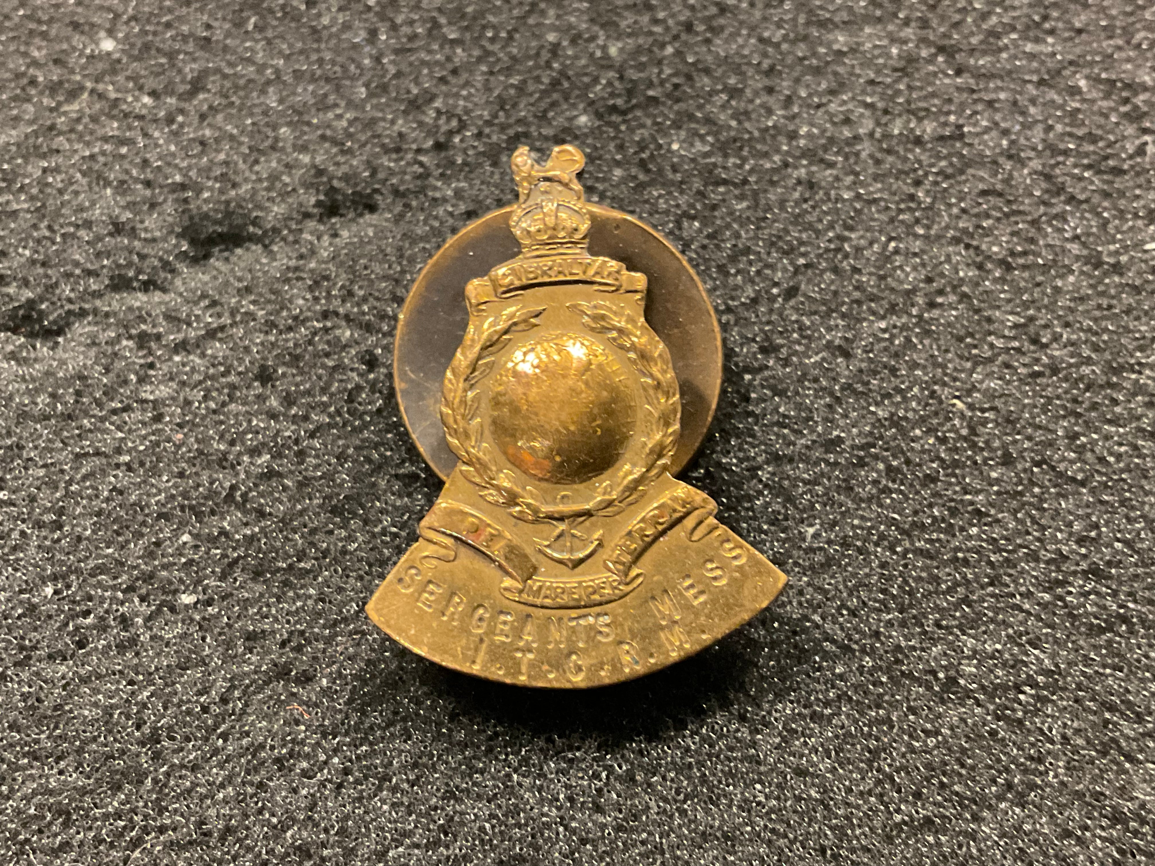 K/C Sergeants Mess I.T.C.R.M lapel badge. – Gradia Militaria